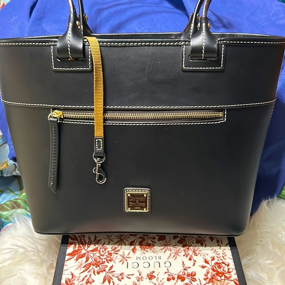 Dooney & Bourke | Bags | Dooney Bourke Saffiano Shopper Sophisticated ...